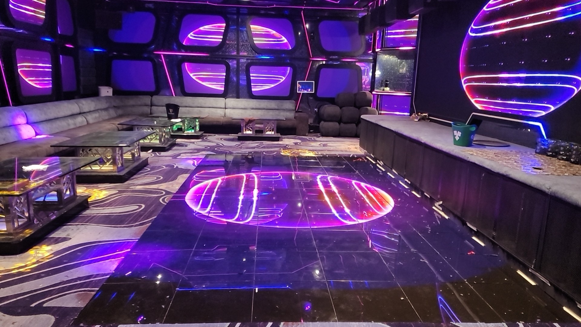 Quality LED Video Wall Display & Transparent LED Video Wall factory ...